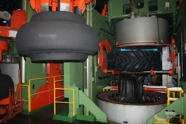 Why Molds Matter: Clamshell vs Segmented | AGTireTalk